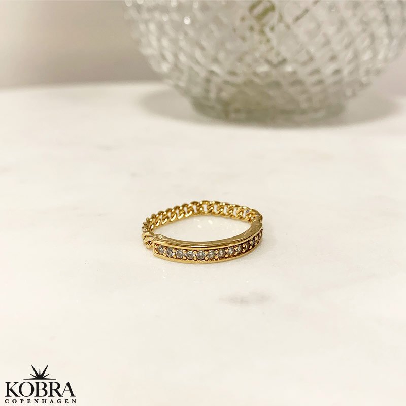 "Cassidy" guld ring med sten og kæde - Forgyldte ringe - Kobra.dk ApS